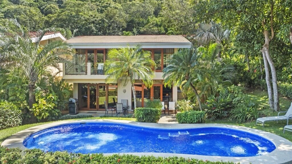 Villa Paraiso | Cofres nos quartos, ferros/tábuas de passar roupa, Wi-Fi de cortesia