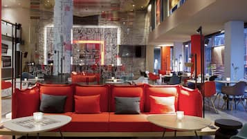 Pequenos-almoços, almoços, jantares servidos, cozinha francesa