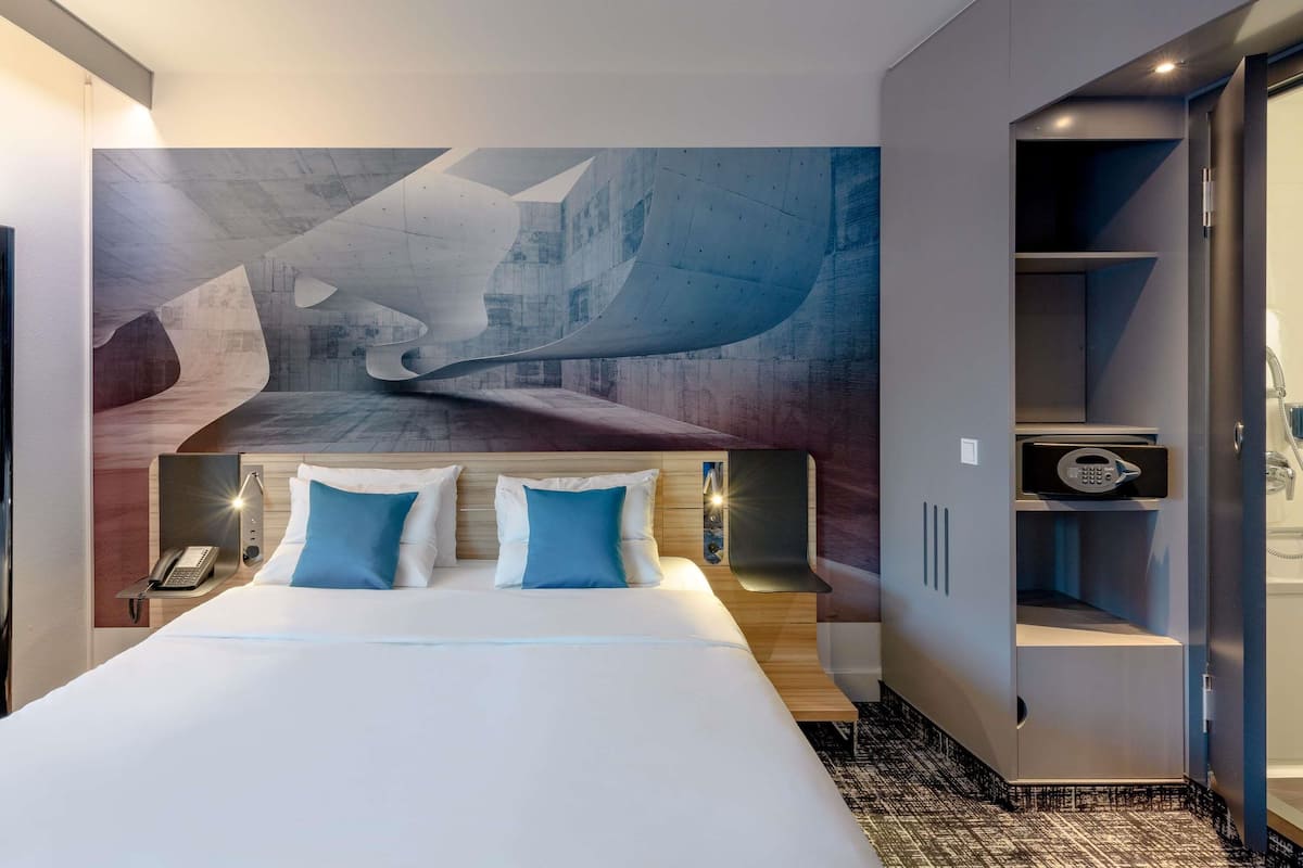 1 quarto, roupa hipoalergénica, cofre com capacidade para portátil