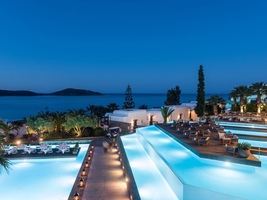 4 restaurantes, é servido café da manhã