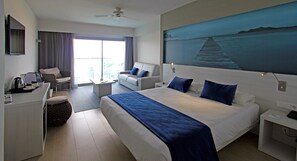 Escrivaninha, cortinas blackout, Wi-Fi de cortesia, roupa de cama