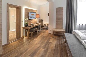 Quarto Duplo Deluxe | Roupa hipoalergénica, camas de colchão pillowtop, minibar 