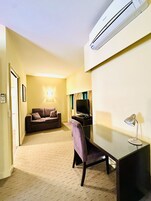 Quarto Standard, 1 cama queen-size, não fumadores | Secretária, ferro/tábua de engomar, roupa de cama fornecida 