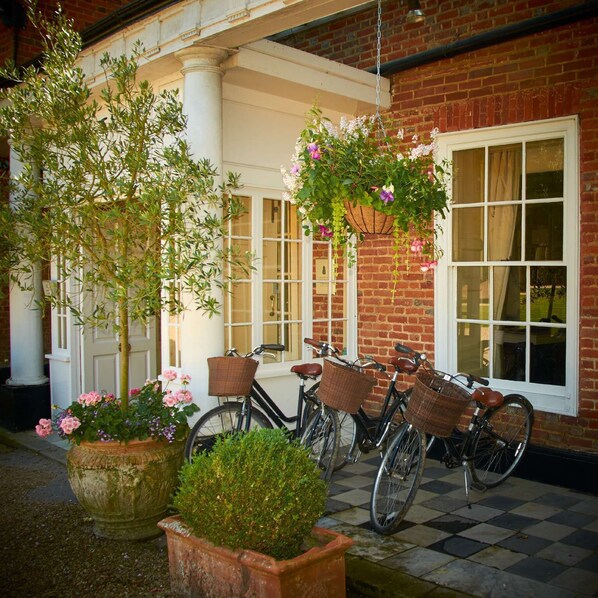 Stoke Place Hotel, Slough: Info, Photos, Reviews | Book at Hotels.com