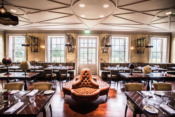 Pequenos-almoços e jantares servidos, incluindo cozinha britânica 