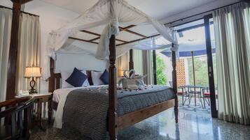 Suíte, vista para o jardim (Queen Bed Room) | 2 quartos, frigobar, cofres nos quartos, individualmente decorados
