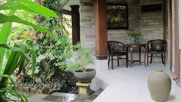 Quarto Superior, vista para o jardim | Terraço/pátio interior