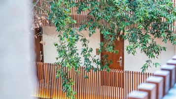 Suíte júnior, em edifício anexo (Selection Club) | Edredons de pluma, frigobar, cofres nos quartos, escrivaninha