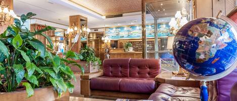 Área de estar no saguão