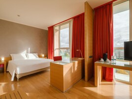 Suíte estúdio júnior | Frigobar, cofres nos quartos, escrivaninha, quartos à prova de som