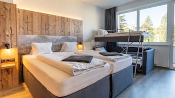 Quarto Familiar | Roupa hipoalergénica, cofre com capacidade para portátil, secretária