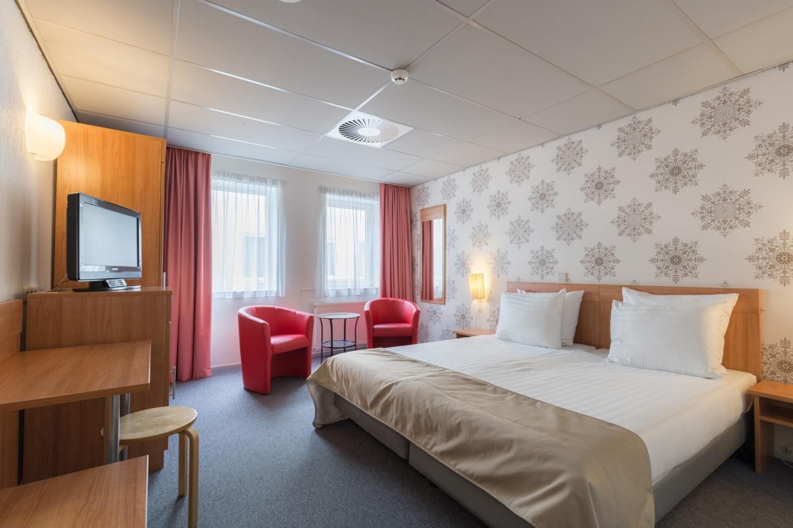 Quarto Duplo Superior, 1 cama de casal ou 2 camas individuais | Minibar, cofre no quarto, Wi-fi grátis, roupa de cama fornecida 