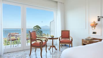 Quarto Duplo ou Twin Premier, terraço, vista para o mar | Roupa hipoalergénica, minibar, cofre no quarto, secretária