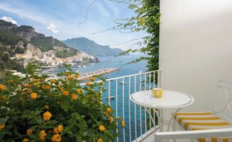 Quarto Clássico com Cama de Casal, vista para o mar | Vista da varanda