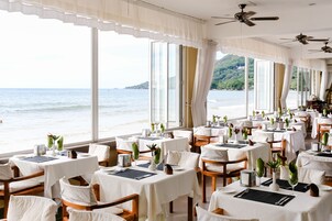 Pequeno-almoço tipo buffet diário mediante uma taxa 