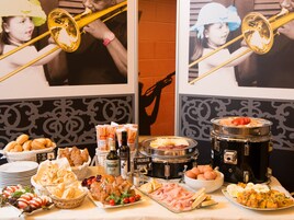 Pequeno-almoço tipo buffet diário mediante uma taxa 