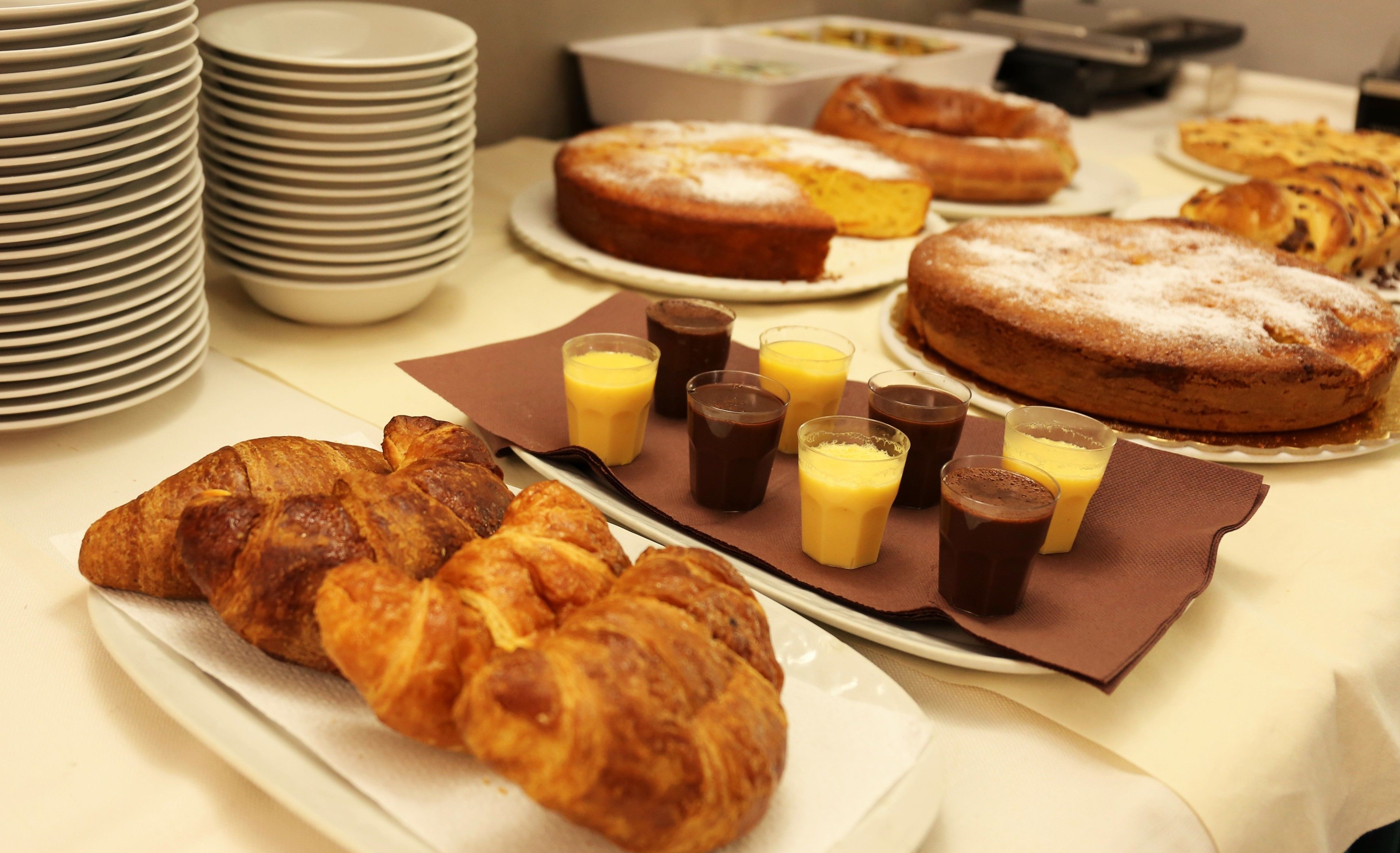 Café da manhã com buffet grátis todos os dias