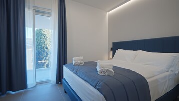 Quarto casal básico | Roupas de cama premium, edredons de pluma, cofres nos quartos