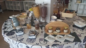 Pequeno-almoço tipo buffet diário incluído