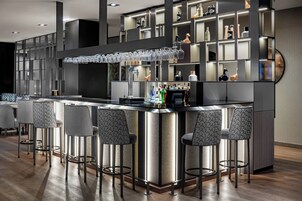 2 bares/lounges, este bar de cocktails, este pub inglês 