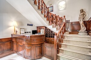 Área de estar no saguão