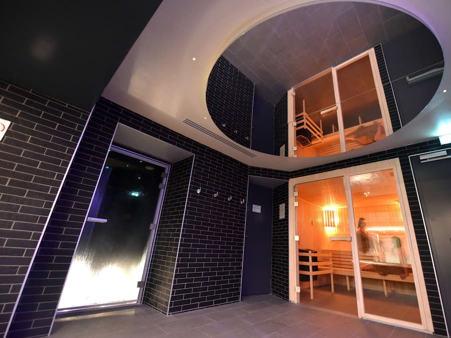 Sauna seca, sauna a vapor