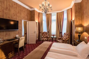 Quarto conforto, 1 cama de casal | Roupas de cama antialérgicas, frigobar, cofres nos quartos