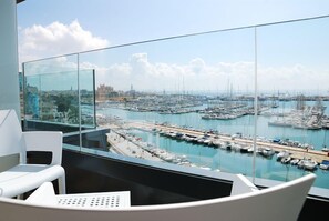 Roupa de alta qualidade, minibar, cofre com capacidade para portátil 