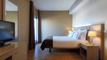Quarto luxo, 1 cama de casal, para não fumantes | Frigobar, cofres nos quartos, escrivaninha