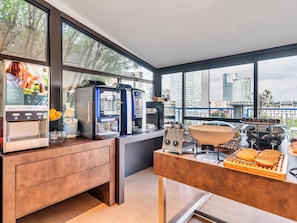Café da manhã (EUR 12 por pessoa)