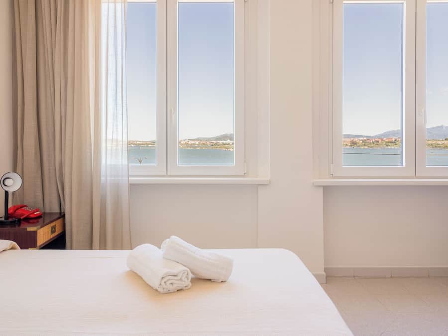 Quarto Duplo para 1 Pessoa | Minibar, Wi-fi grátis, roupa de cama fornecida