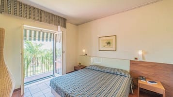 Roupa de alta qualidade, minibar, cofre no quarto, secretária