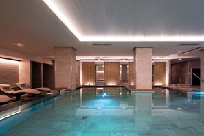 Piscina exterior sazonal, espreguiçadeiras 