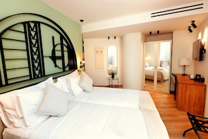 Minibar, cofre no quarto, secretária, Wi-fi grátis