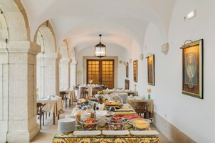 Café da manhã continental grátis todos os dias