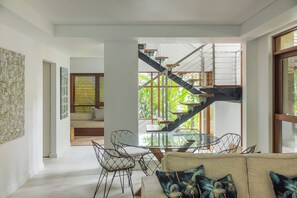 Apartamento, 3 quartos, piscina privativa | Roupa hipoalergénica, cofre no quarto, cortinas/cortinados opacos 