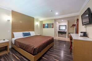 Quarto superior, 1 cama King | Individualmente mobiliados, quartos à prova de som