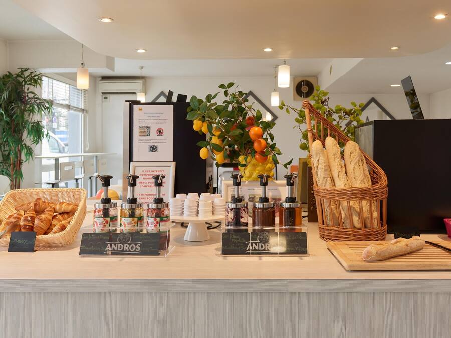 Pequeno-almoço takeaway diário (7.40 EUR por pessoa)