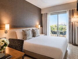 Quarto Clássico, terraço | Cofre no quarto, secretária, quartos insonorizados, berço de viagem 