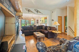 Casa de Férias, 3 quartos, 2 casas de banho (Northstar) | Sala de estar | Televisor 