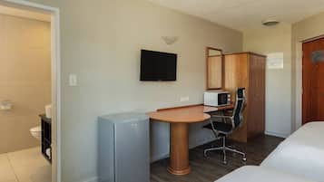 Quarto, 2 camas de casal, vista para o jardim | Frigobar, cofres nos quartos, escrivaninha