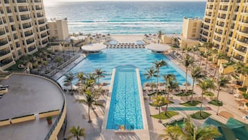 4 piscinas externas, guarda-sóis, espreguiçadeiras