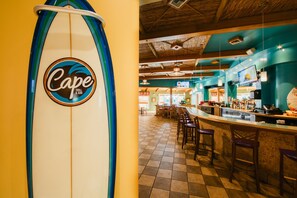 Pequenos-almoços, almoços servidos, cozinha americana, junto à piscina