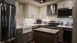 Quarto Signature, 2 quartos | Cofre no quarto, cortinas/cortinados opacos, ferro/tábua de engomar