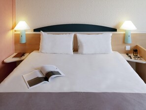 Cofres nos quartos, escrivaninha, quartos à prova de som