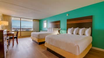 Quarto premier, para não fumantes, cozinha americana | Individualmente mobiliados, cortinas blackout, quartos à prova de som