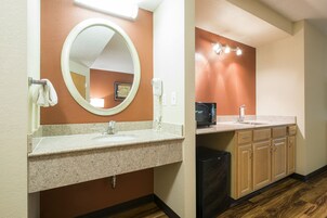 Produtos de toalete grátis, secador de cabelo, toalhas de banho 