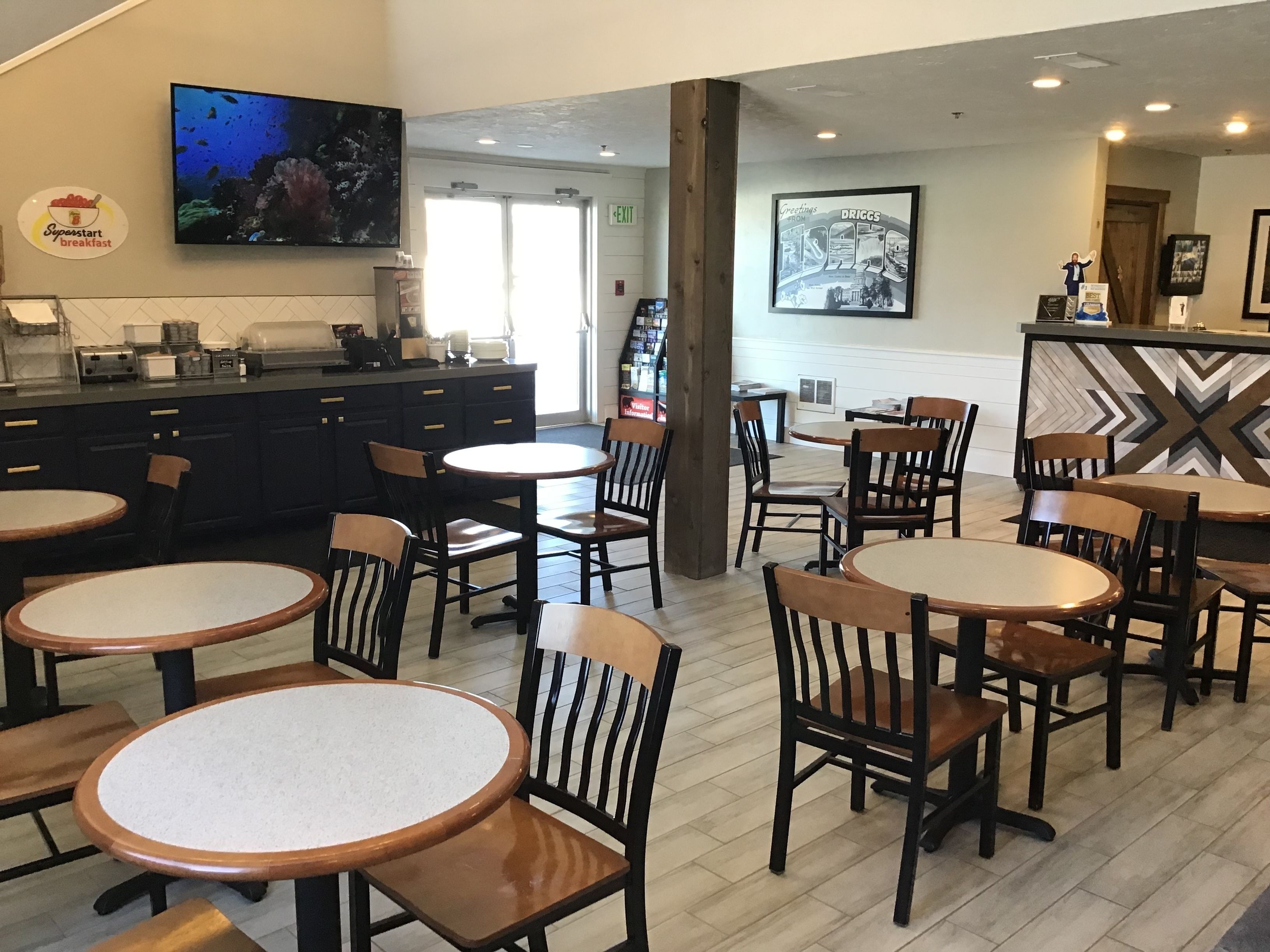 Café da manhã para viagem grátis todos os dias