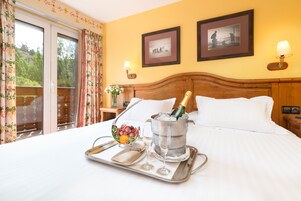 Edredons de pluma, frigobar, cofres nos quartos, escrivaninha