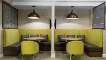 Pequeno-almoço takeaway diário incluído